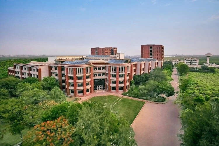 Sharda University Agra: Courses, Fees, Admissions, Cutoffs, Reviews