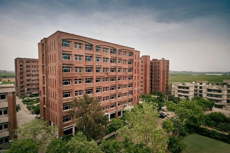 Sharda University Agra: Latest Fees, Courses, Admissions, 2025 Cutoffs ...