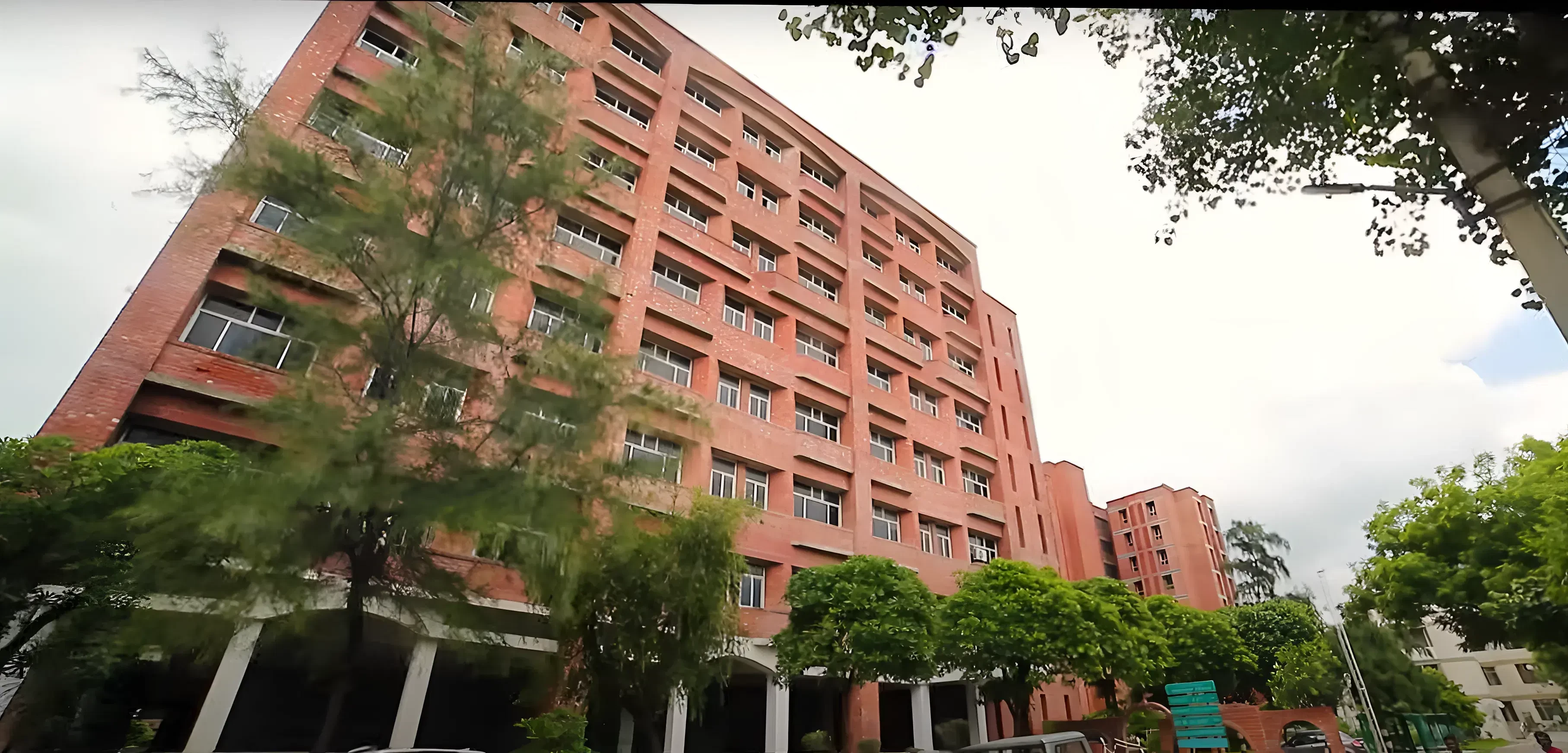 Sharda University Agra: Courses, Fees, Admissions, Cutoffs, Reviews