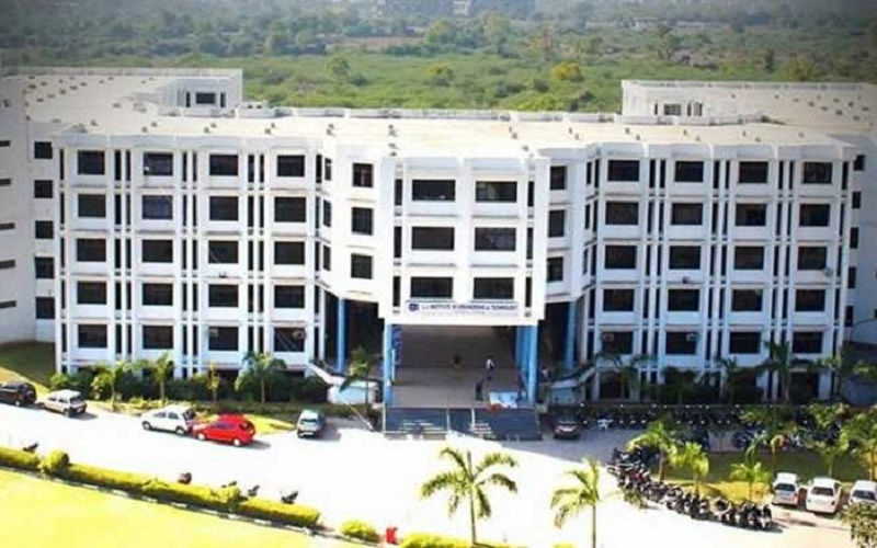 Top BBA Colleges in Ahmedabad- Rankings, Placements, Course & fees ...