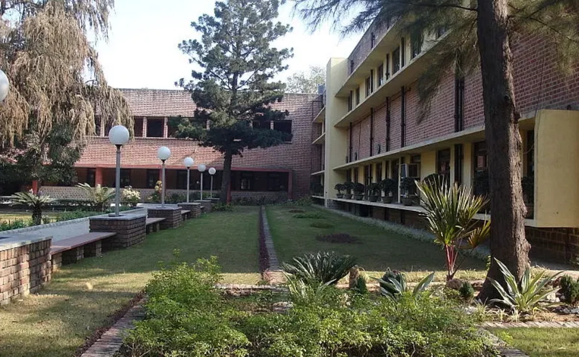 DU Fee Structure 2025: Check College-Wise Courses & Fees